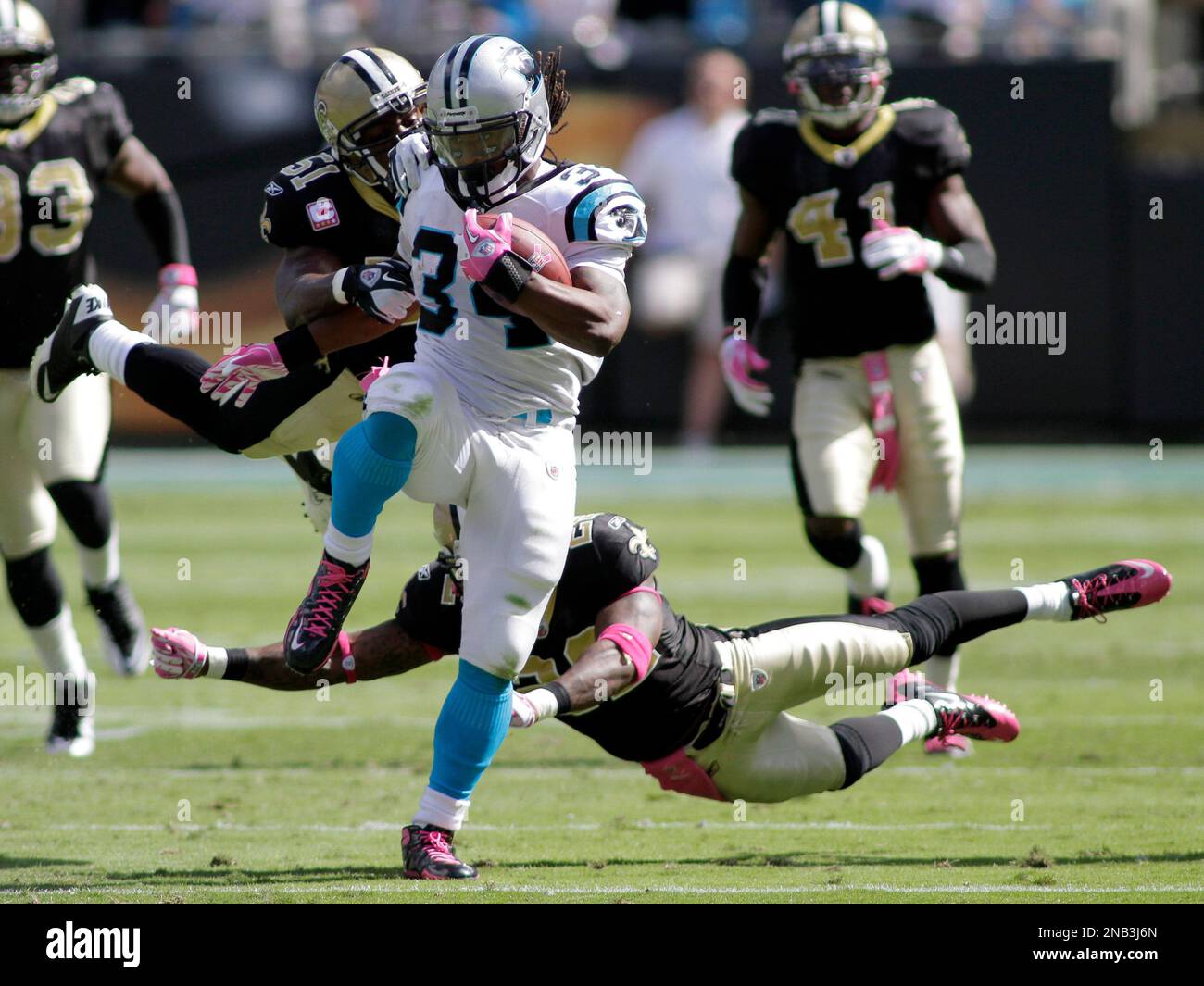 Carolina Panthers' DeAngelo Williams (34) runs past New Orleans Saints ...