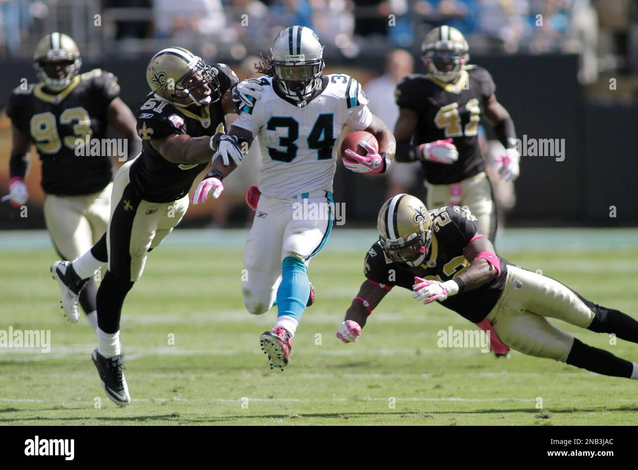 Carolina Panthers' DeAngelo Williams (34) runs past New Orleans Saints ...