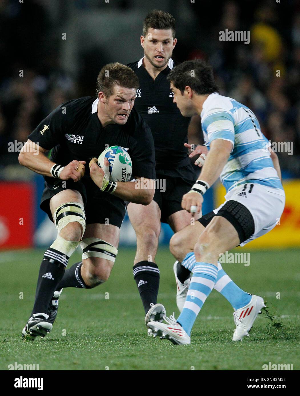 New Zealand All Blacks Richie McCaw runs at Argentina's Horacio Agulla ...