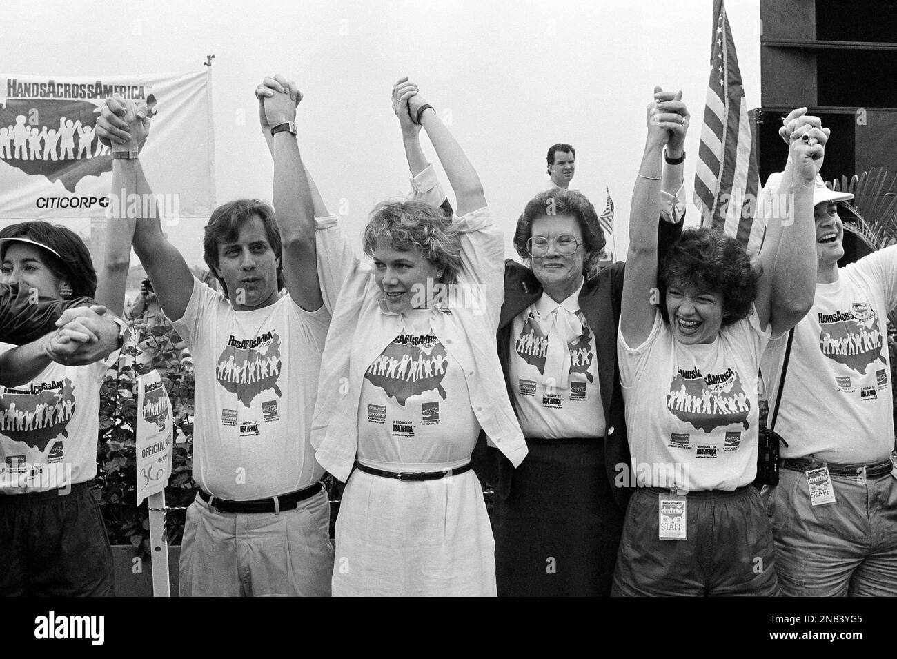 Actress Kathleen Turner, center, husband Jay Weiss, left, and her ...
