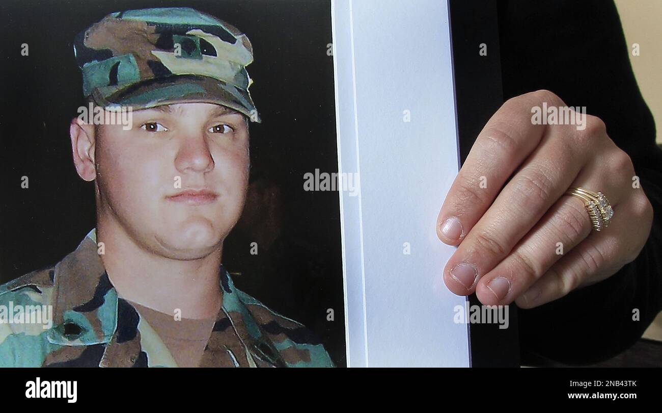 In this Sept. 30, 2011, photo, Tara Fuerst holds a photo of her late ...
