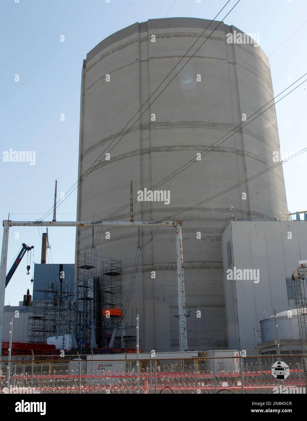 The containment vessel at the Davis-Besse Nuclear Power Station in Oak ...