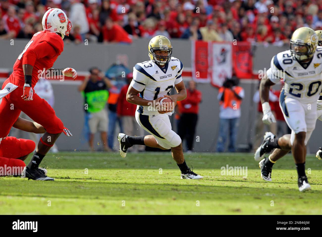 Georgia Tech quarterback Tevin Washington scrambles against North ...