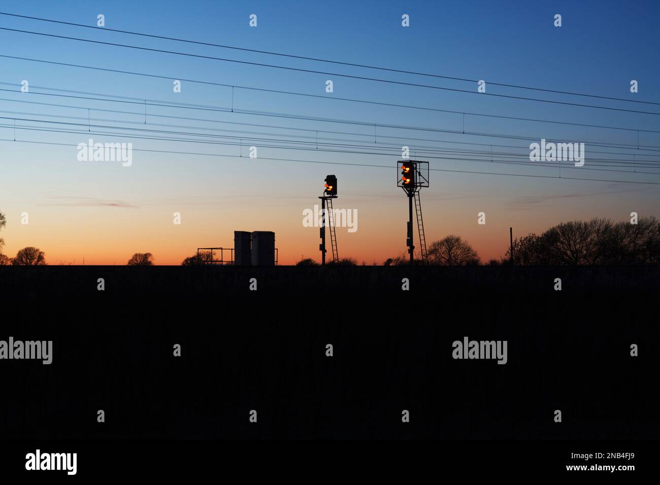 Overhead cables east coast mainline hi-res stock photography and images ...
