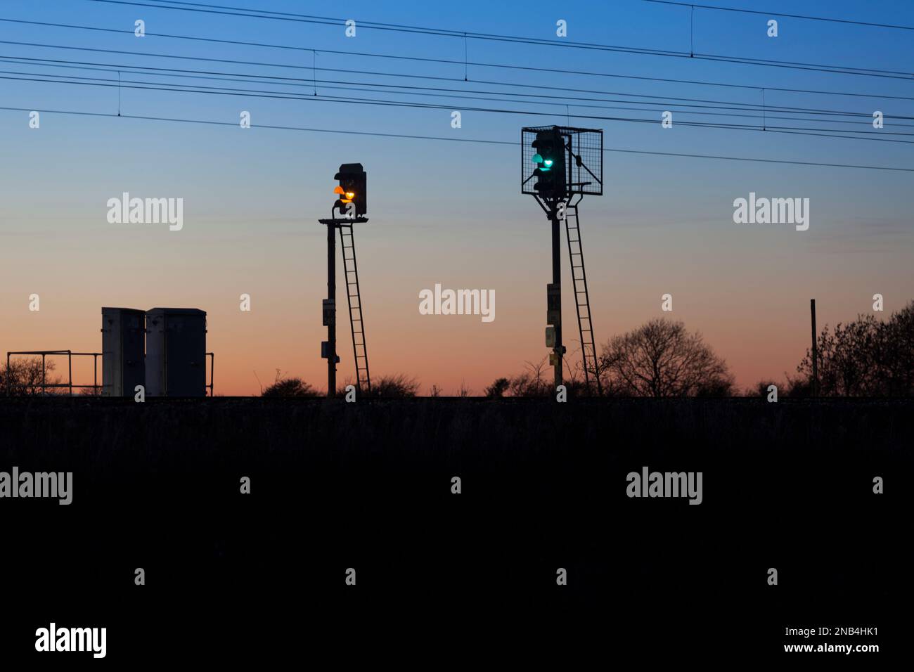 Overhead cables east coast mainline hi-res stock photography and images ...