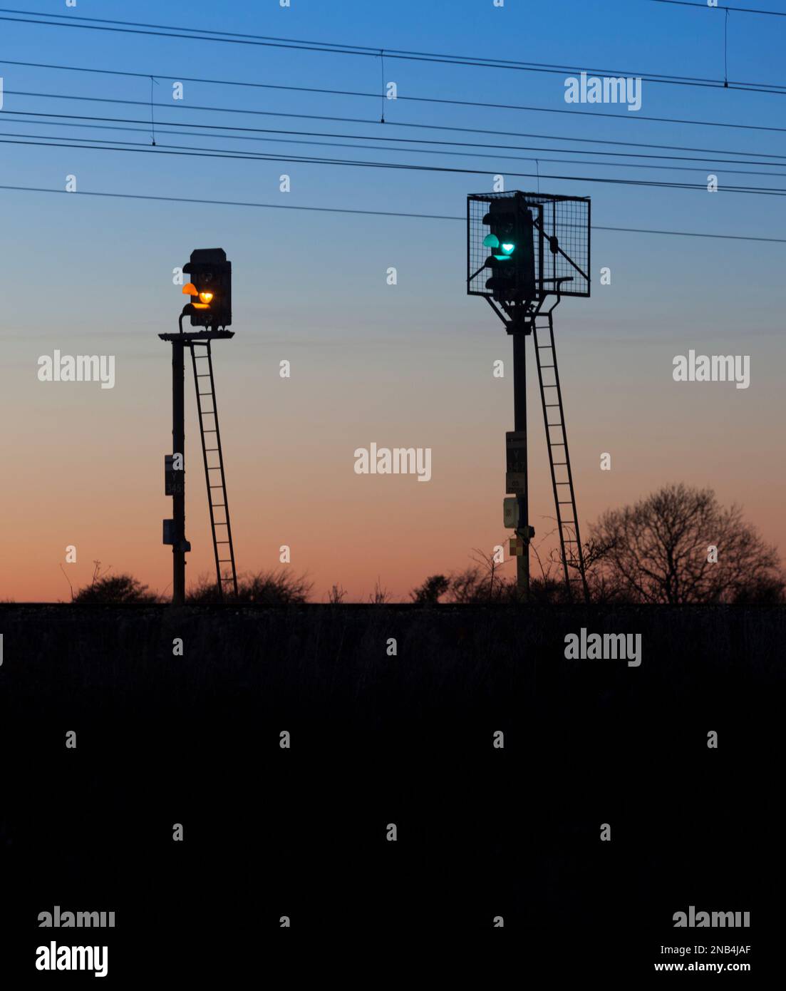 Overhead cables east coast mainline hi-res stock photography and images ...