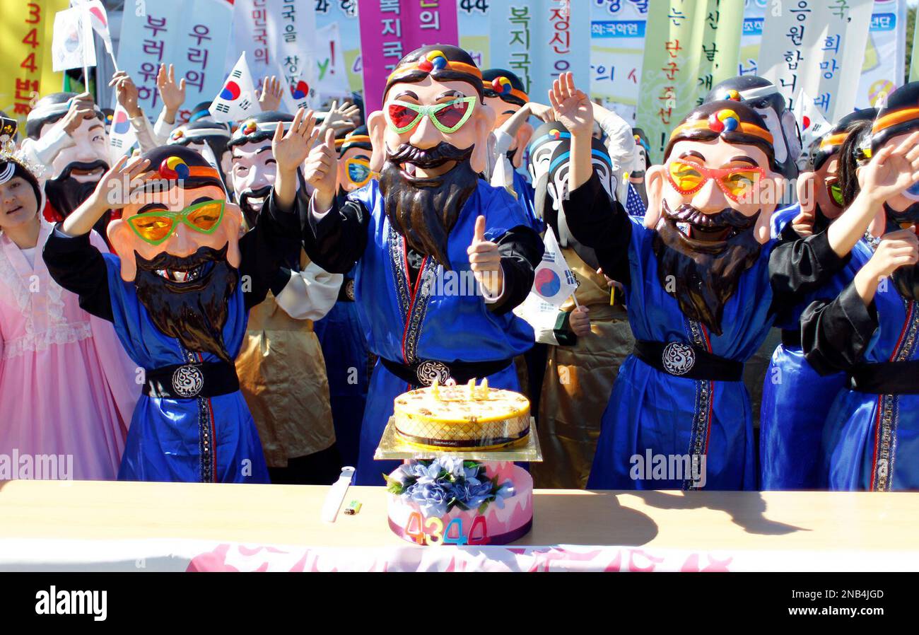 South Koreans wearing masks of Dangun, the legendary founder of ...