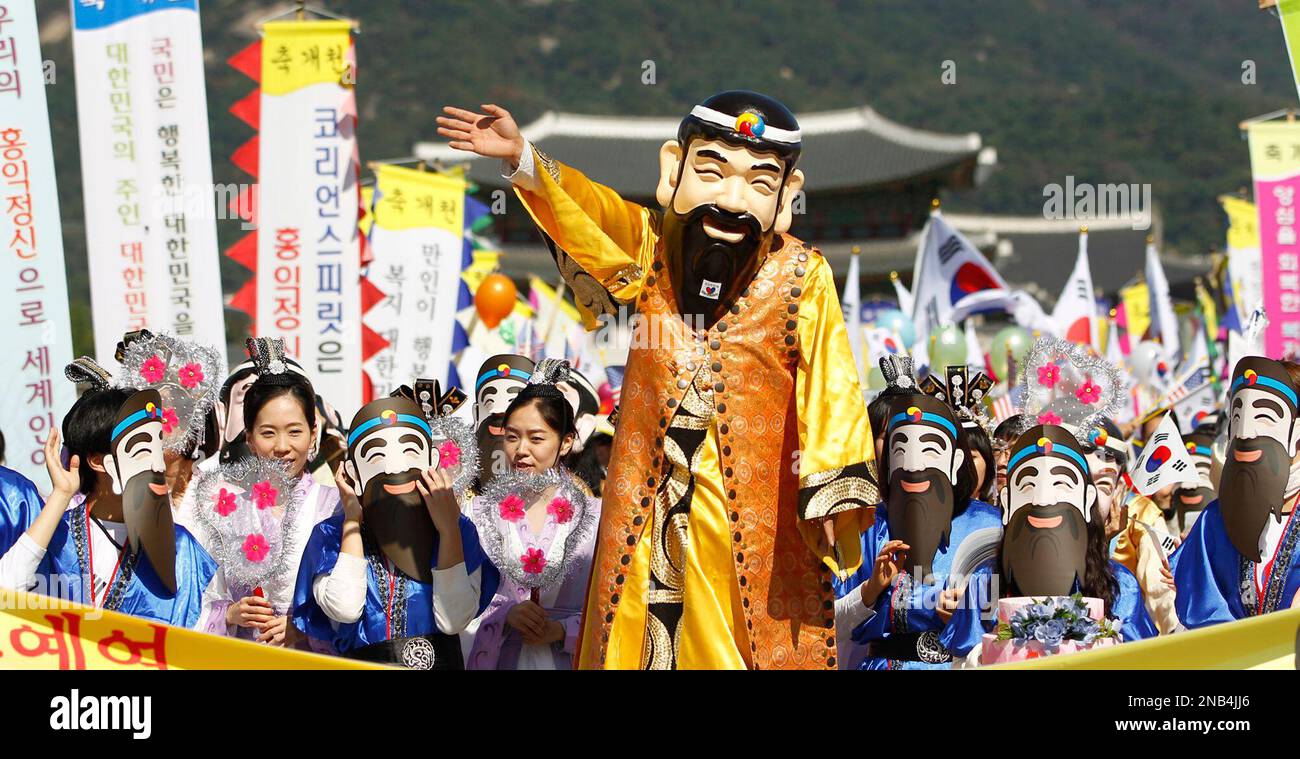 South Koreans wearing masks of Dangun, the legendary founder of ...