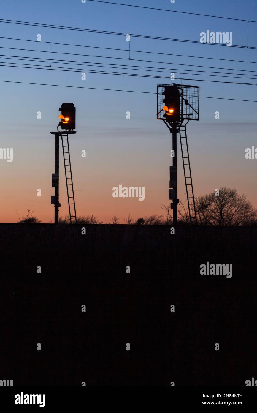 3 aspect signalling hi-res stock photography and images - Alamy