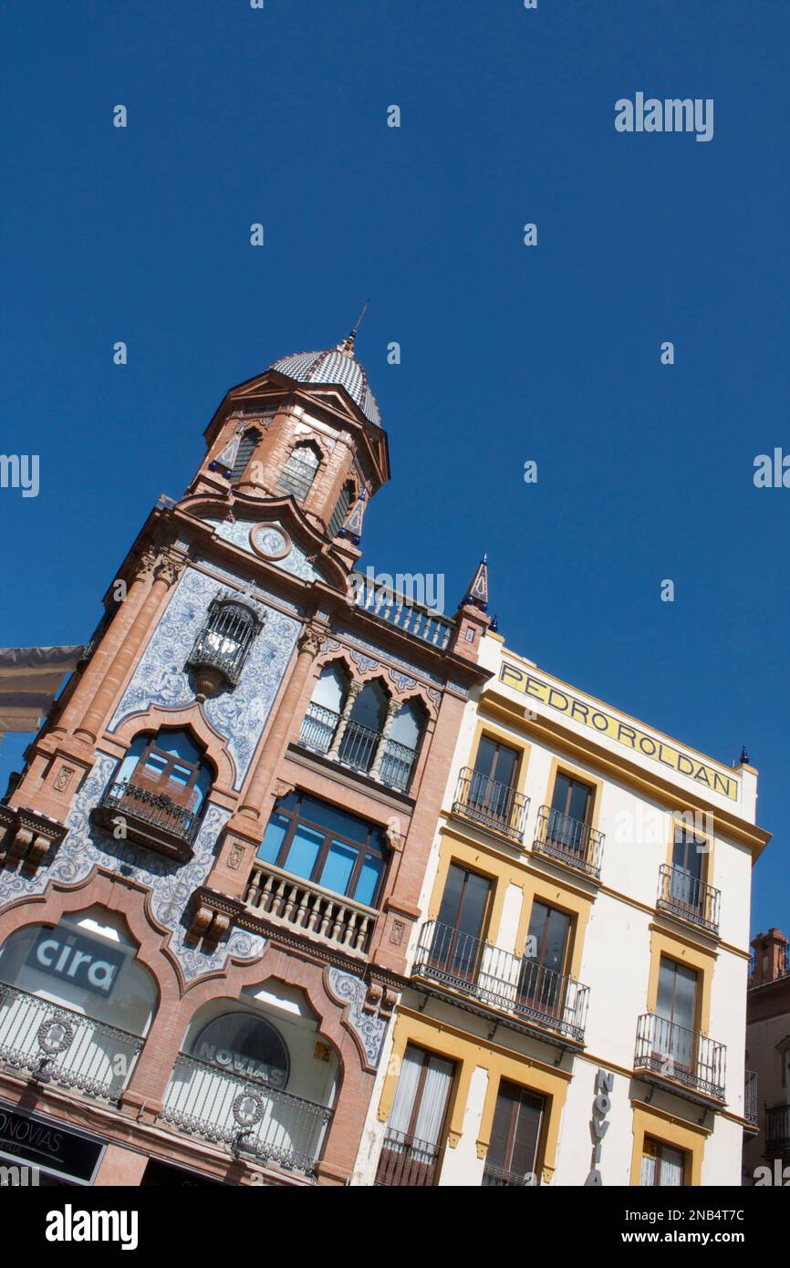 Edificio la adriatica seville hi-res stock photography and images - Alamy