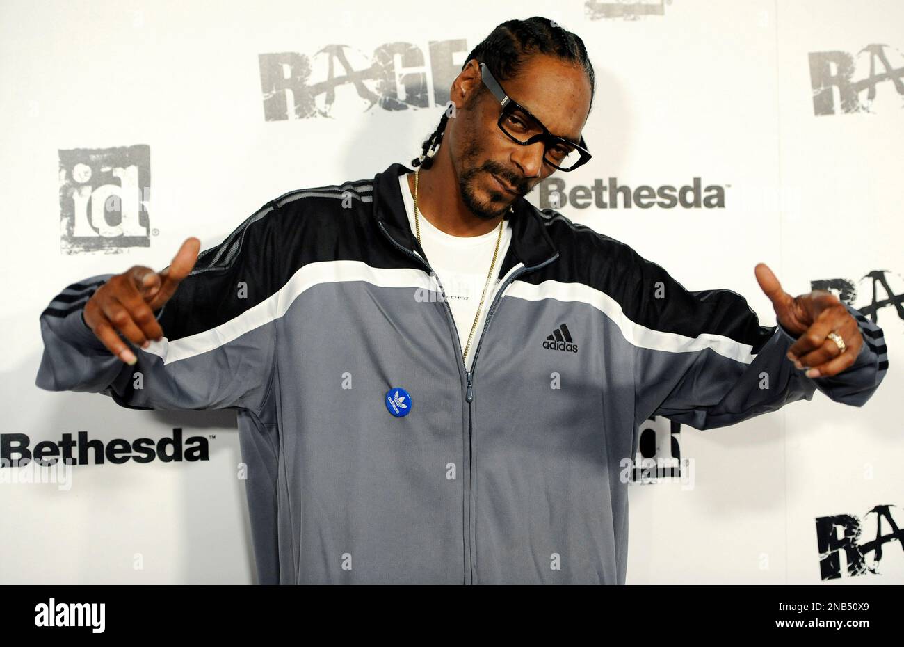 Snoop Dogg poses at the official launch party for the video game "Rage ...