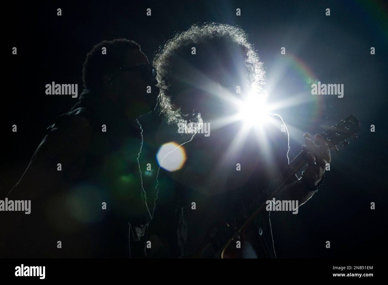 Lenny Kravitz, left, and lead guitarist Craig Ross perform during the ...