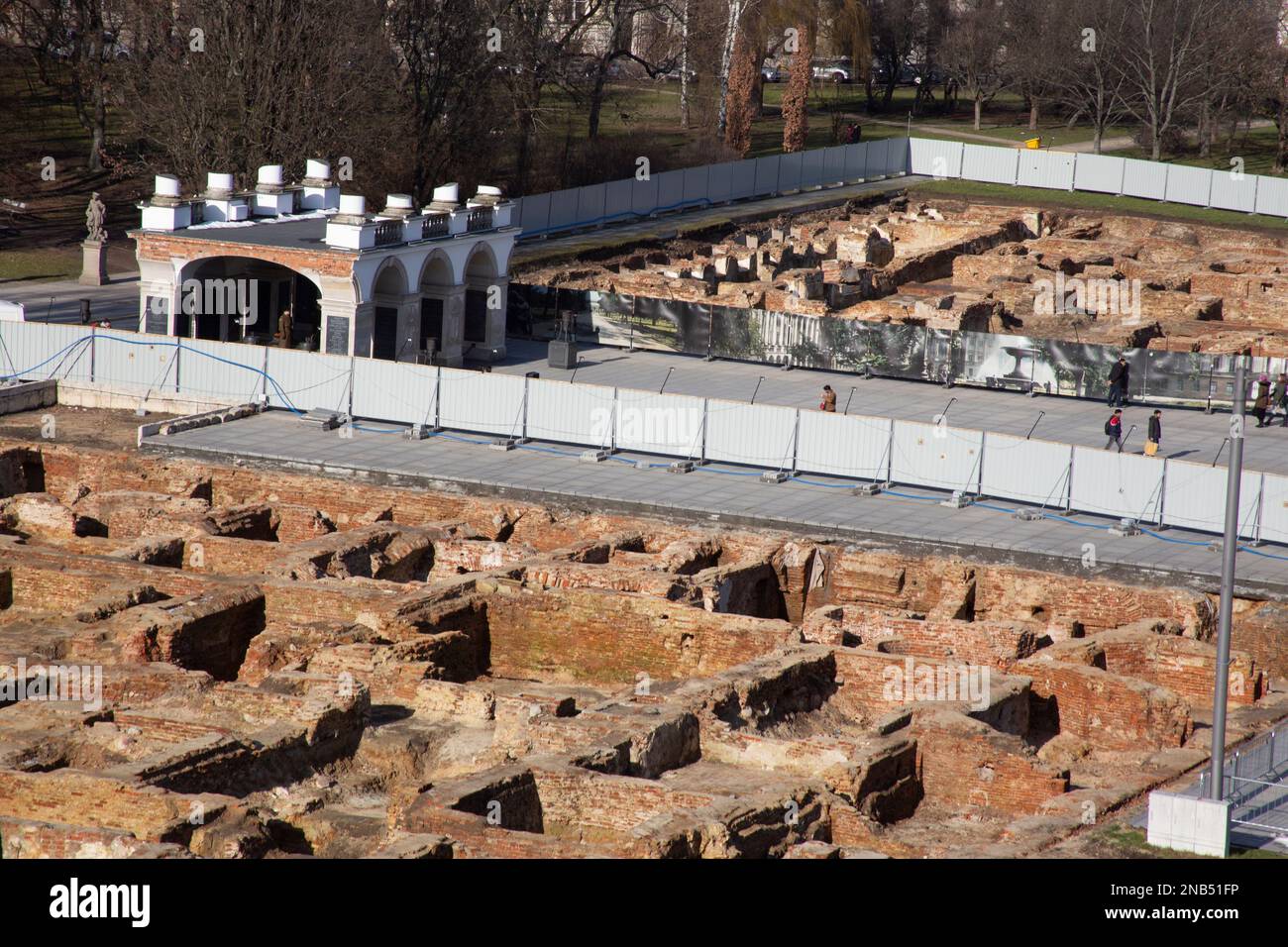 Ruined foundations hi-res stock photography and images - Alamy