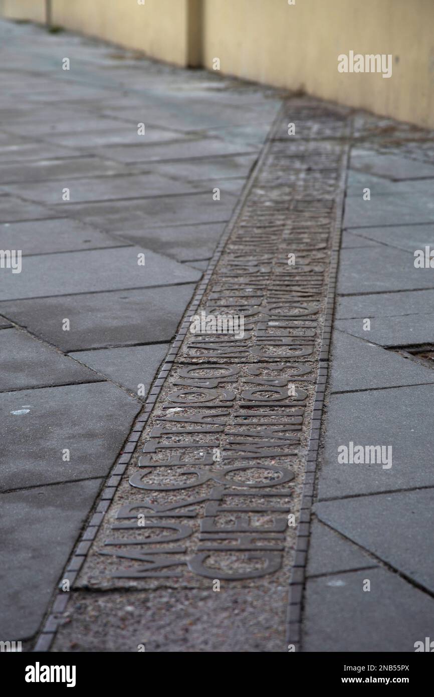 The Warsaw Ghetto boundary markers - memorial plaques and boundary ...