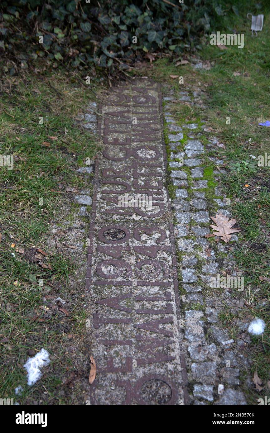 The Warsaw Ghetto boundary markers - memorial plaques and boundary ...