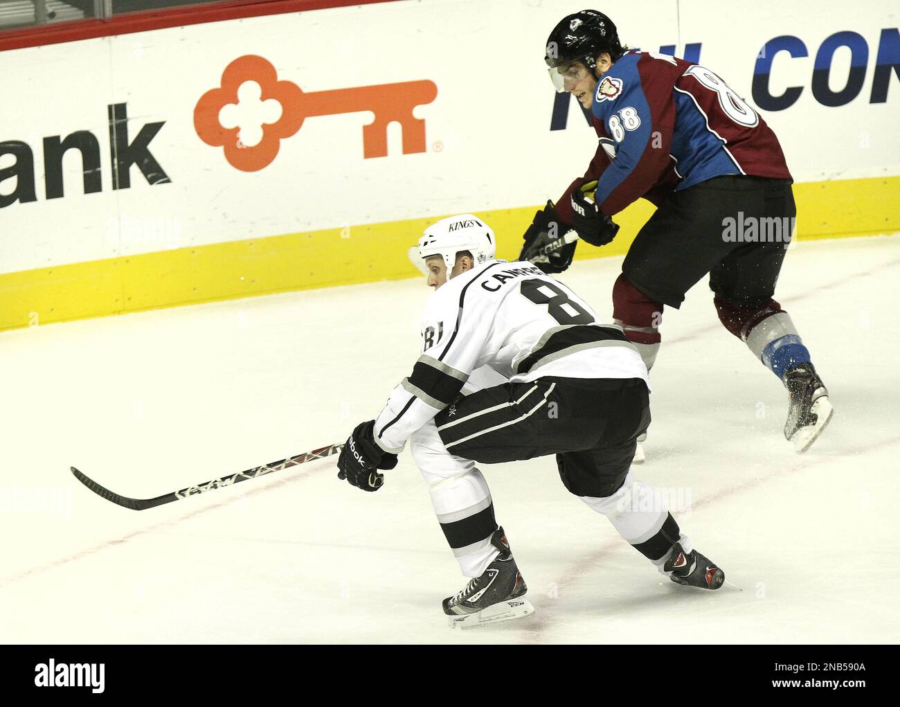 Colorado Avalanche right wing Peter Mueller (88) maneuvers around Los ...