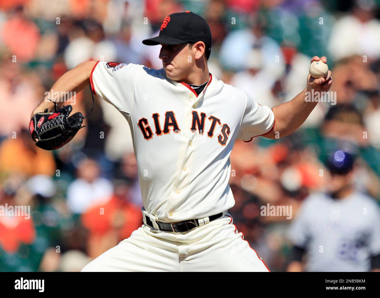 San Francisco Giants starting pitcher Eric Surkamp throws to the ...