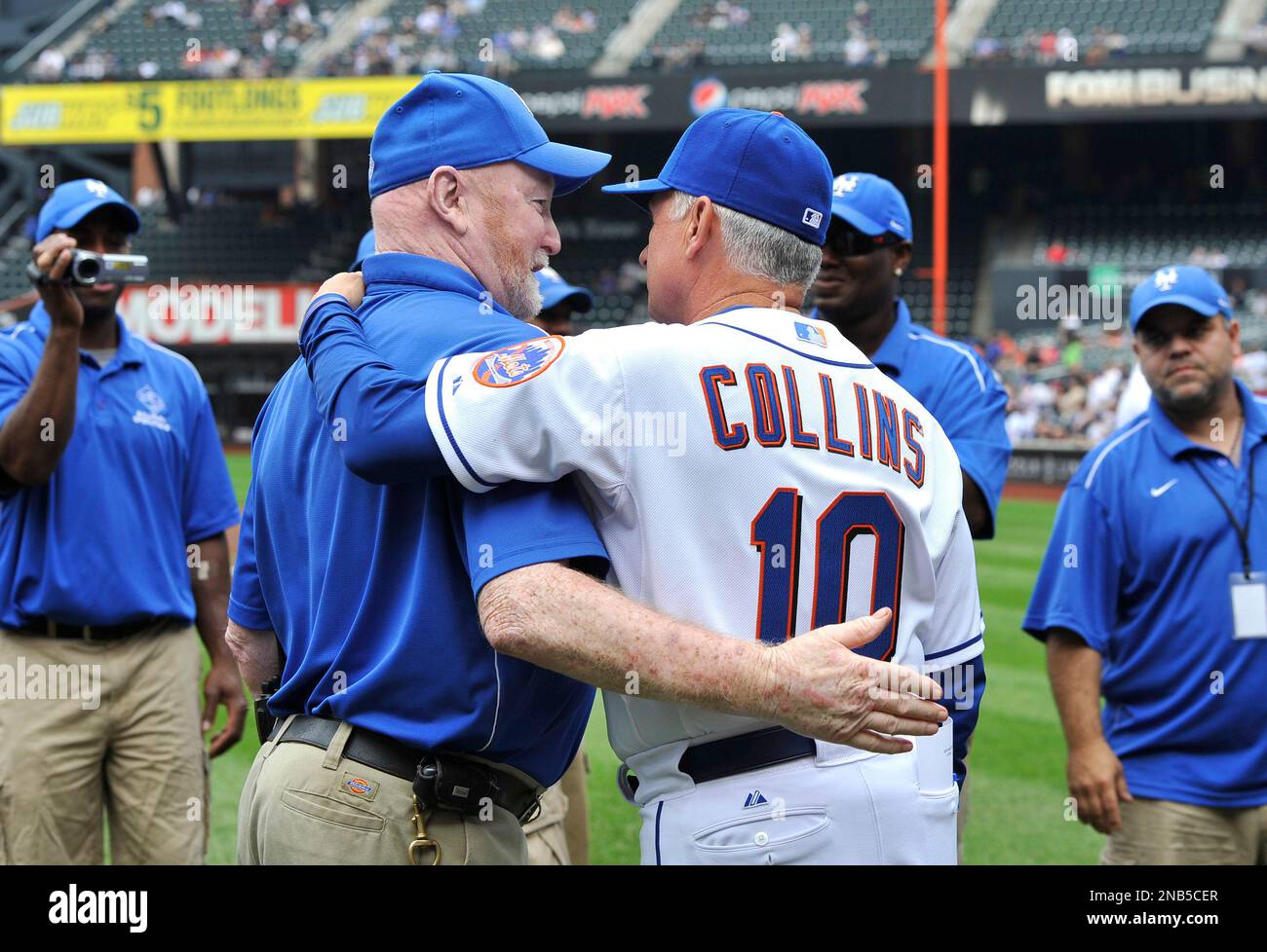 New York Mets groundskeeper Pete Flynn is hugged by manager Terry ...