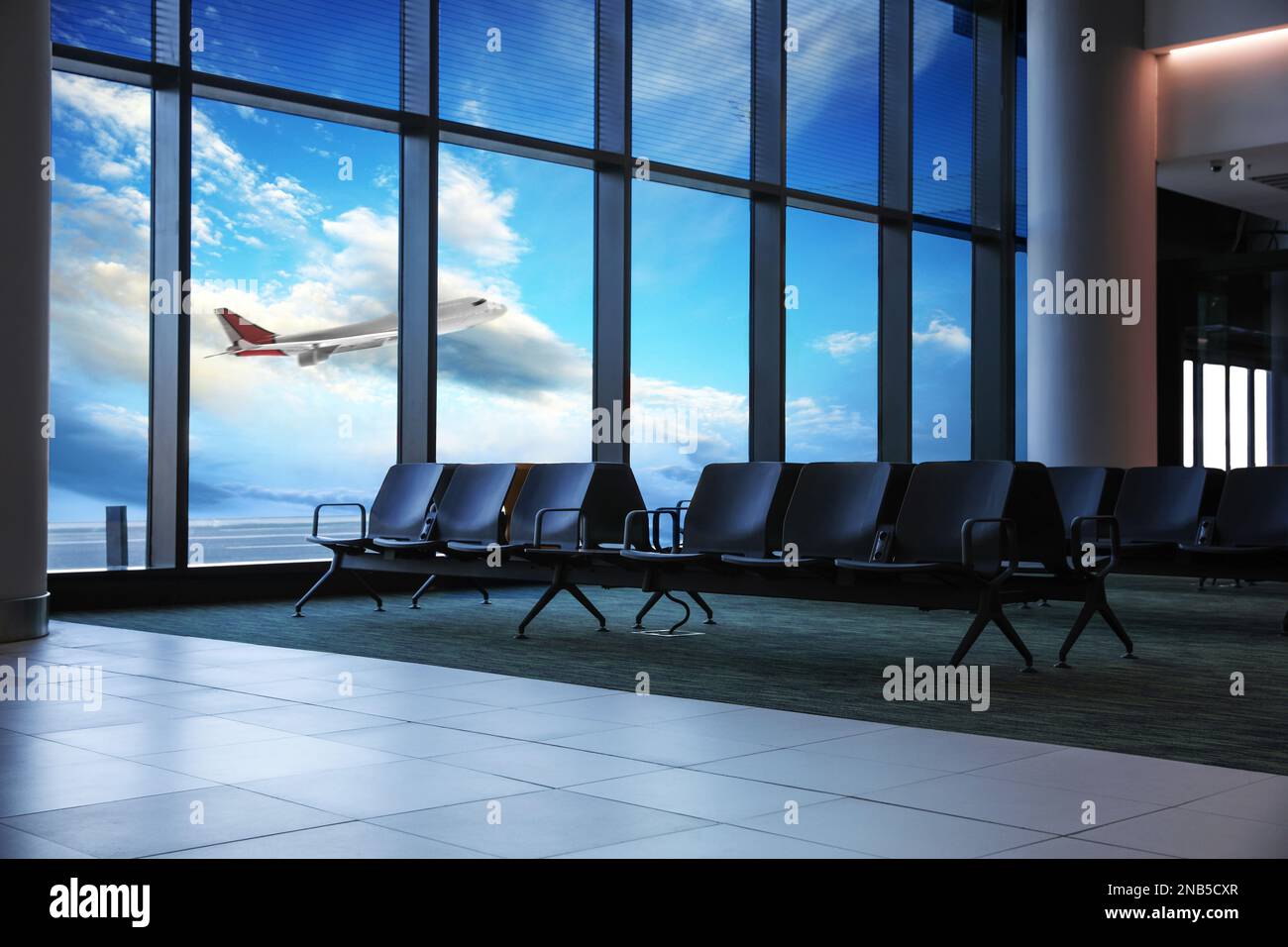 Waiting area with seats in new airport terminal Stock Photo - Alamy