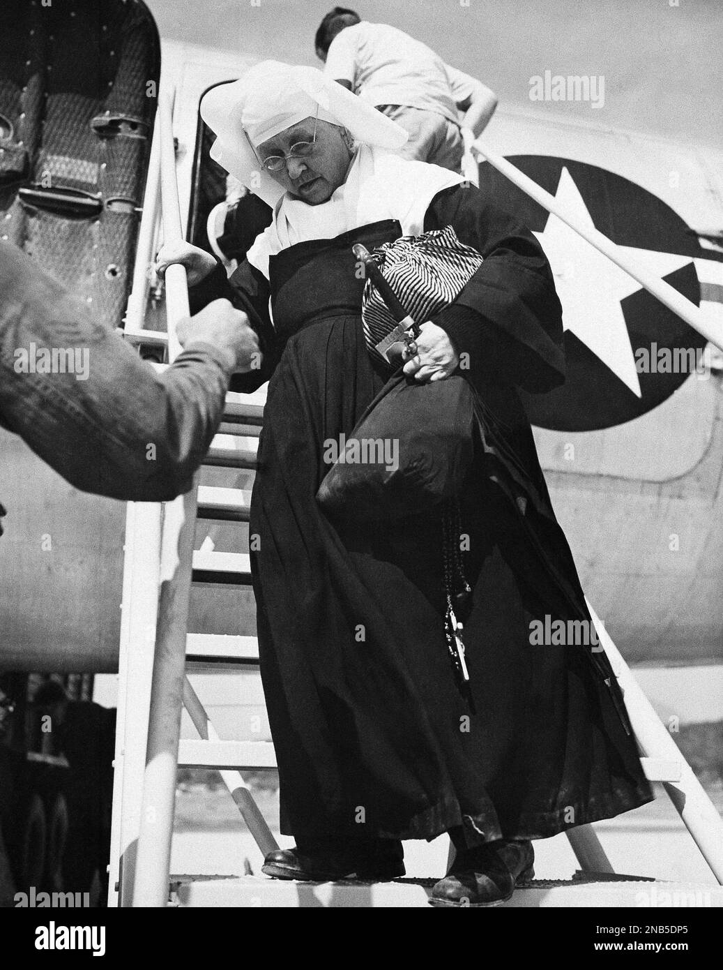 First evacuees from South Korea arrive at Itazuki Air Base, Kyushu ...