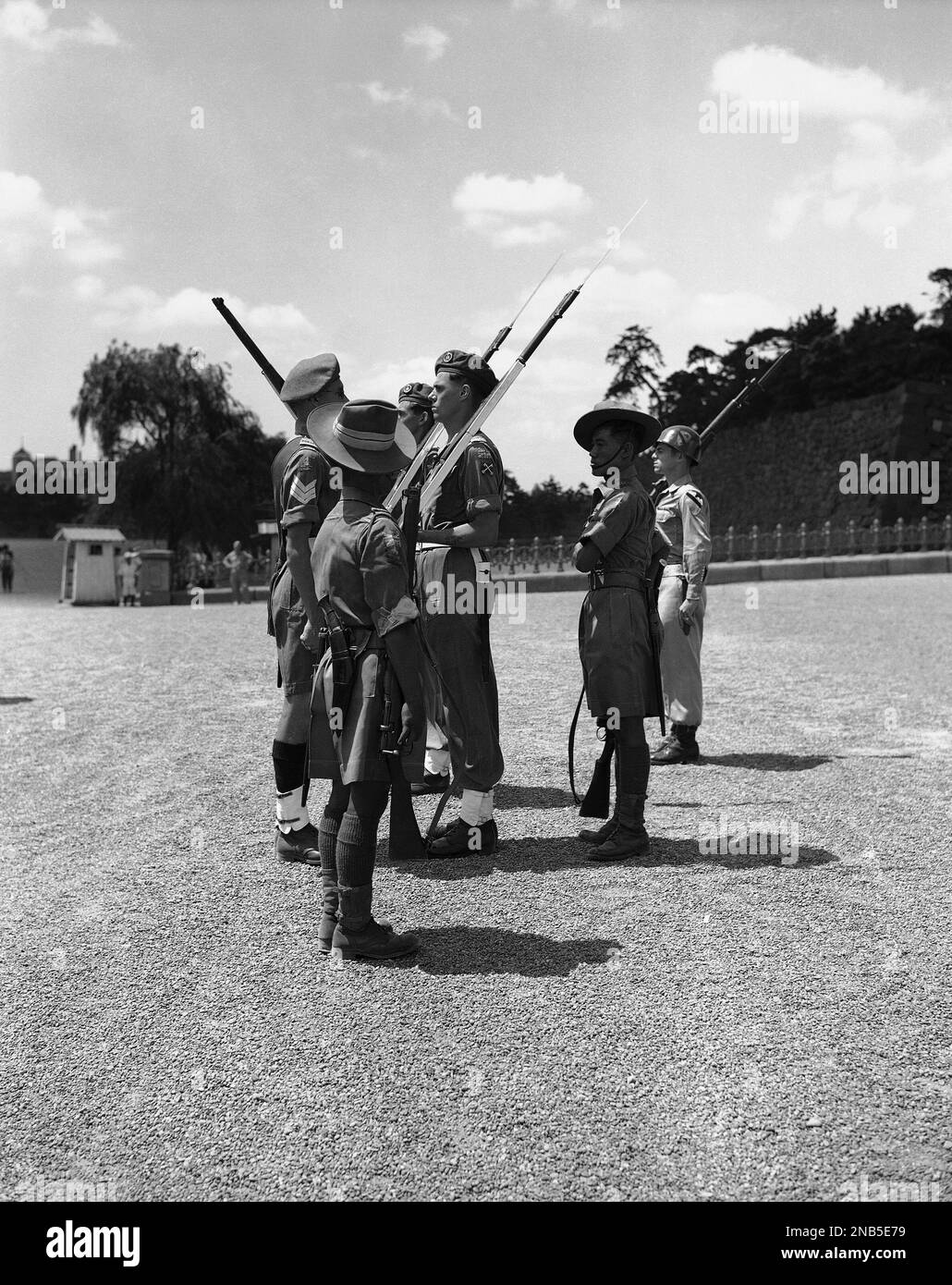 the-5-foot-2-soldiers-from-india-take-over-the-towering-british