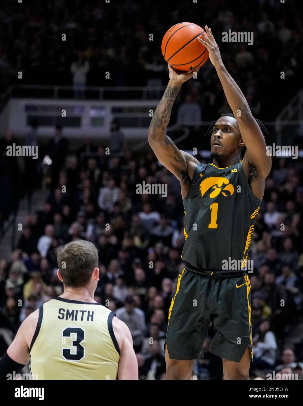 Iowa guard Ahron Ulis (1) shoots against Purdue during the first half ...