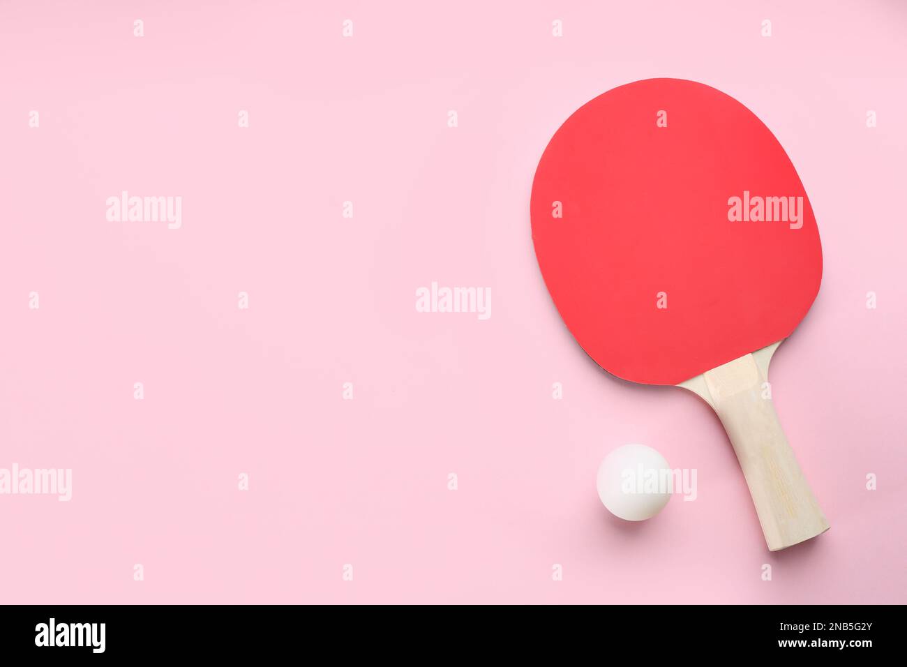 Ping pong racket and ball on pink background, flat lay. Space for text ...