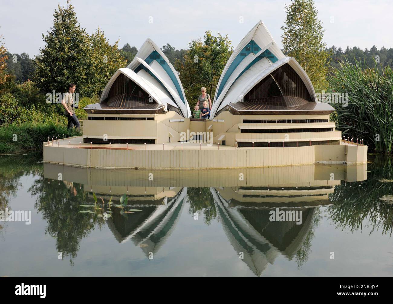 Visitors walk behind the world-famous Sydney Opera House in the ...