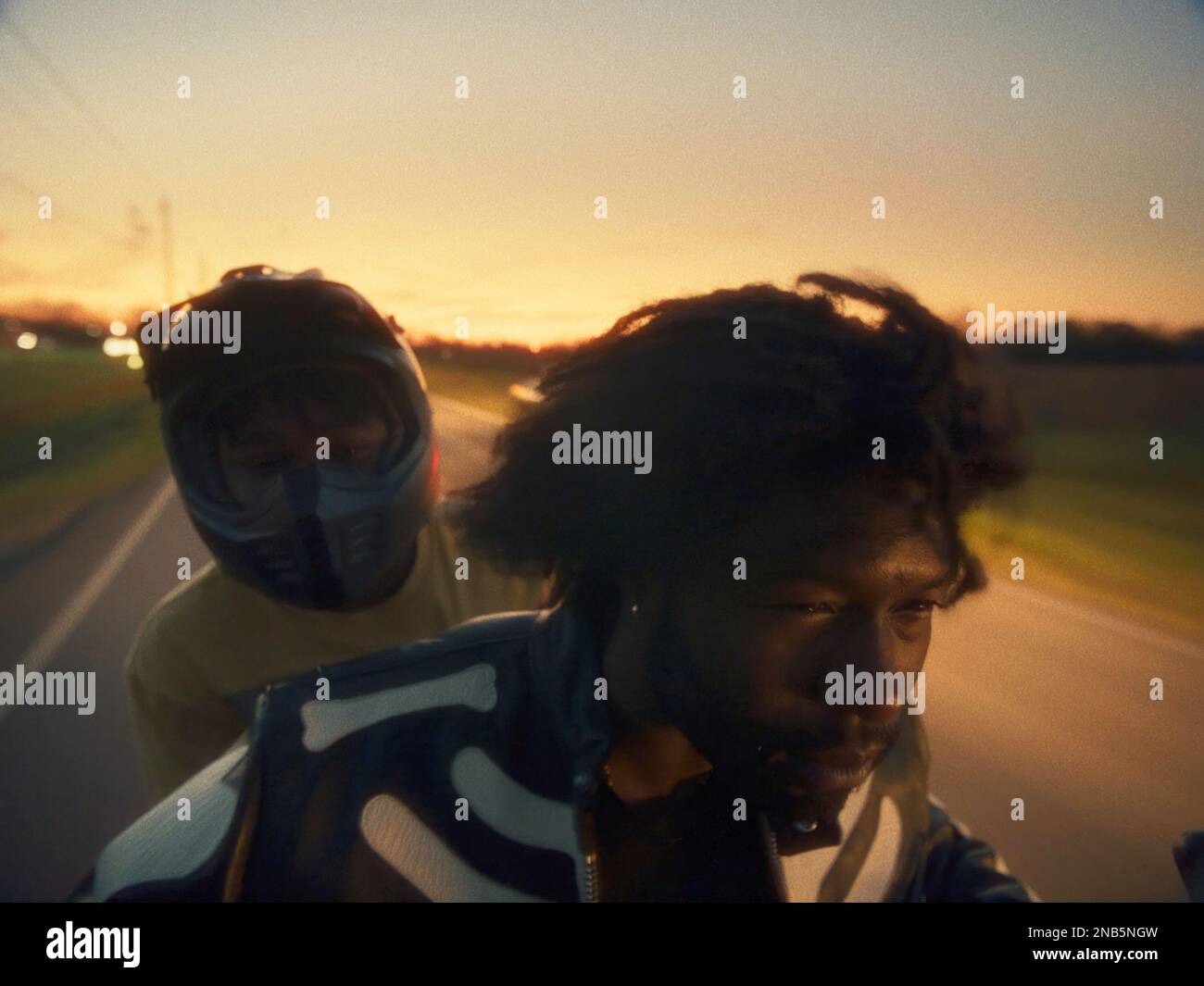 BRUISER, from left: Jalyn Hall, Trevante Rhodes, 2022. ph: Dan Anderson ...