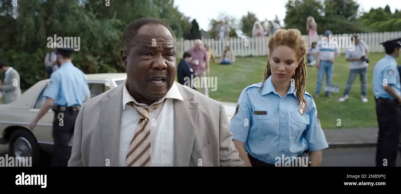 COCAINE BEAR, from left: Isiah Whitlock Jr., Ayoola Smart, 2023 ...