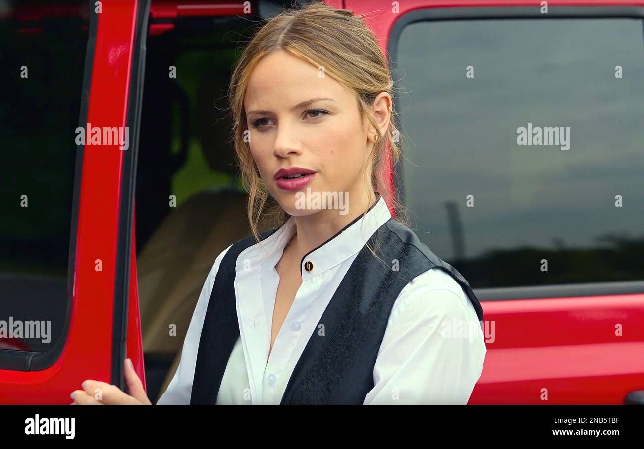 DAUGHTER OF THE BRIDE, Halston Sage, 2023. © MarVista Entertainment ...