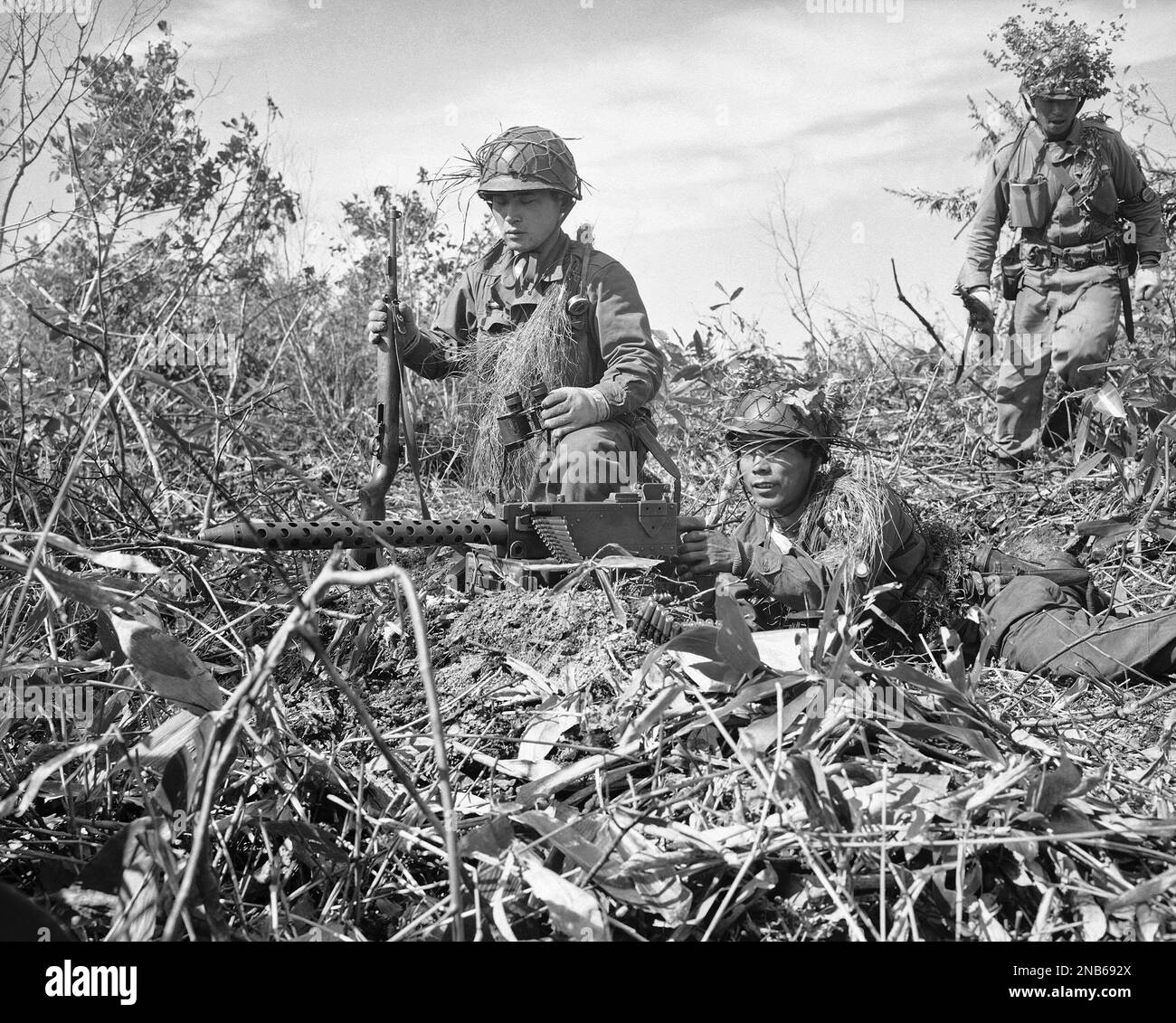 These Japanese defense force soldiers are equipped with heavy machine ...