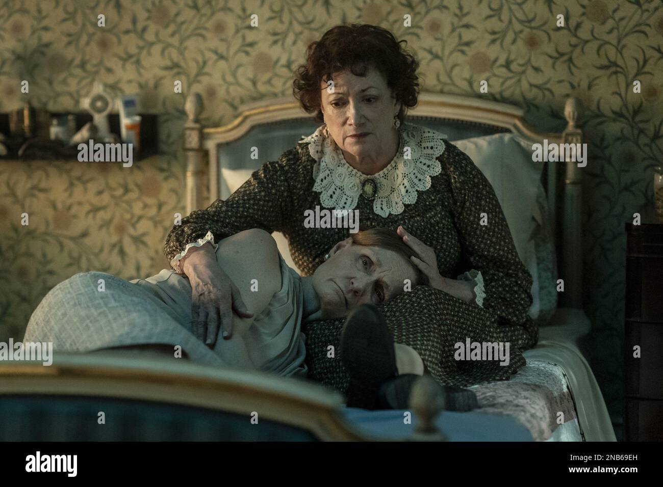 MAYFAIR WITCHES, (aka ANN RICE'S MAYFAIR WITCHES), from front: Beth Grant, Geraldine Singer ...