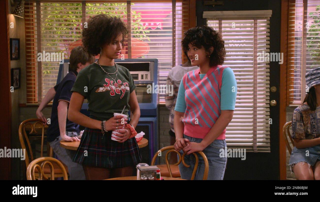 THAT '90S SHOW, (aka THAT 90S SHOW), from left: Ashley Aufderheide, Sam ...