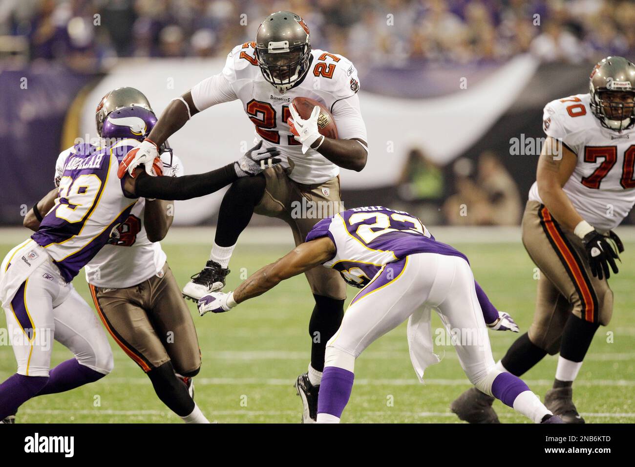 Tampa Bay Buccaneers running back LeGarrette Blount (27) rushes in the ...