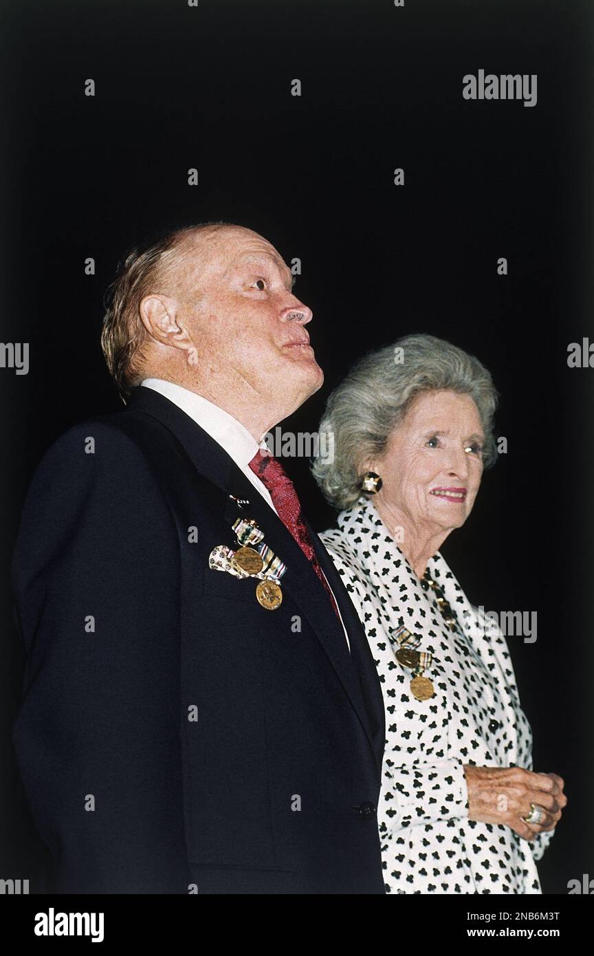 British-born American comedian and actor Bob Hope and his wife Dolores ...