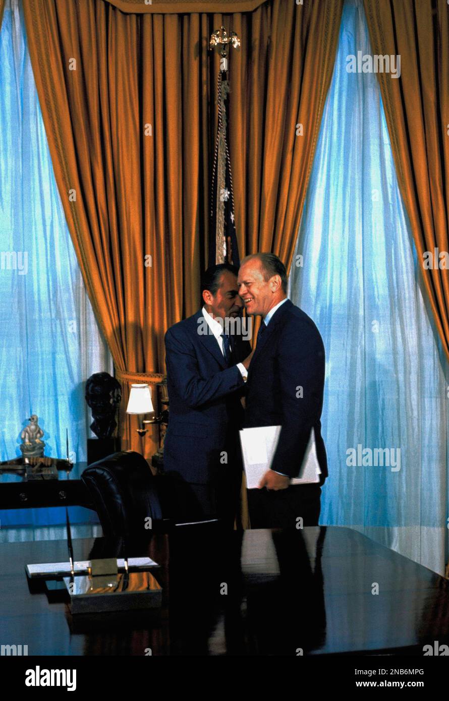 Vice President Gerald Ford with President Richard Nixon in the Oval ...
