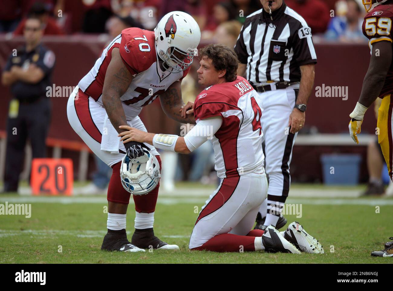 Arizona Cardinals guard Rex Hadnot, left, helps quarterback Kevin Kolb ...