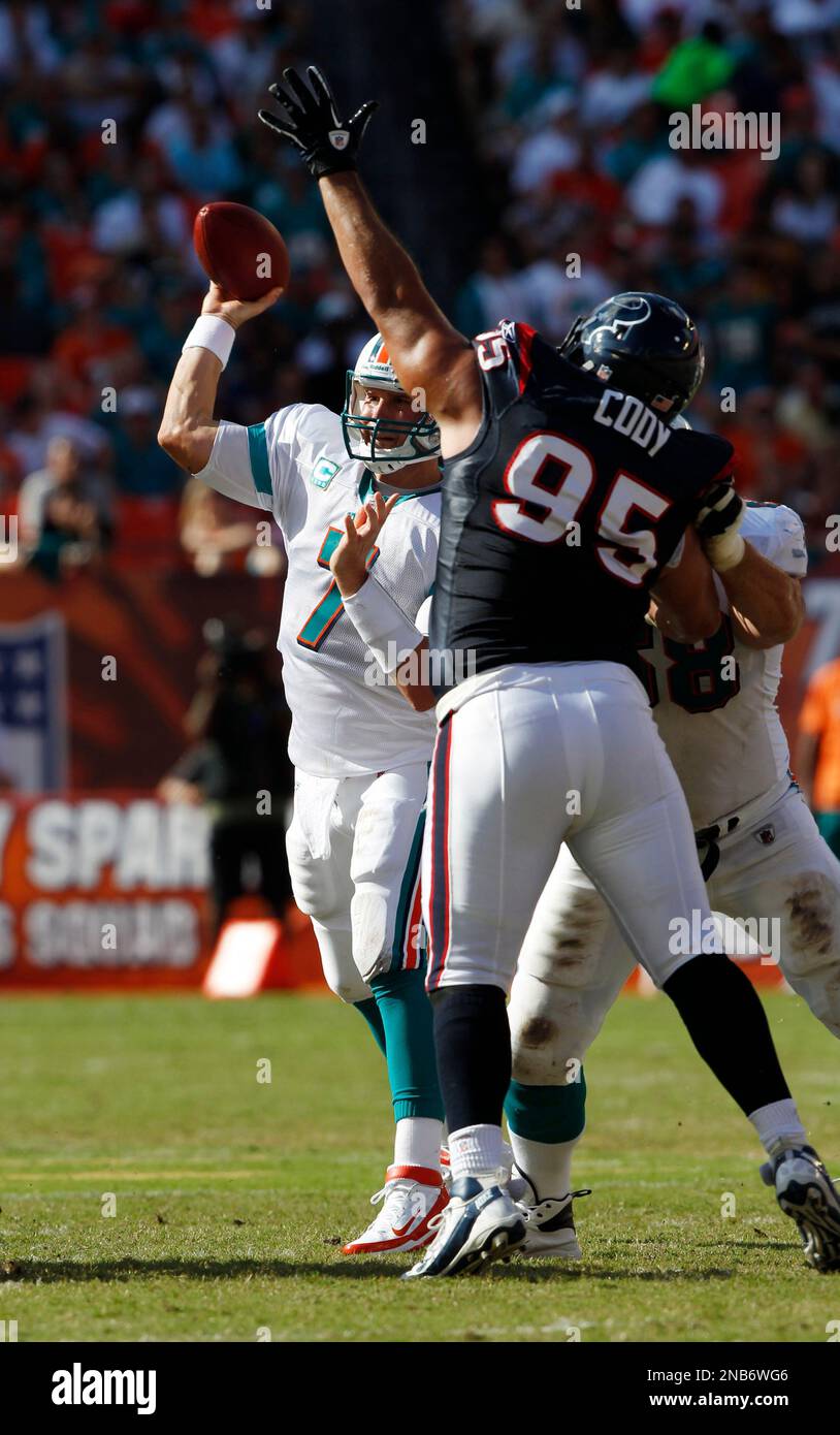 Houston Texans' nose tackle Shaun Cody (95) defends as Miami Dolphins ...