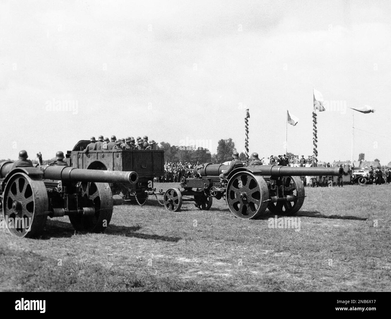 Heavy mechanized artillery of the Czechoslovakian army during maneuvers ...