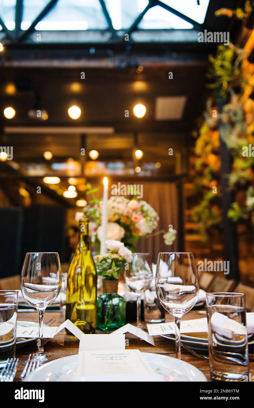 table setting at restaurant Stock Photo - Alamy
