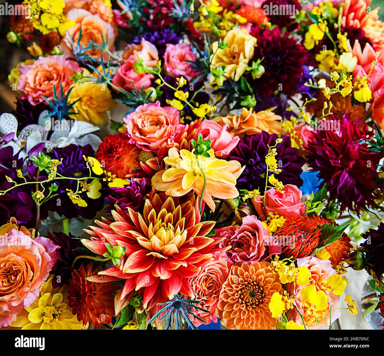 Wedding bouquet bright flowers hi-res stock photography and images - Alamy
