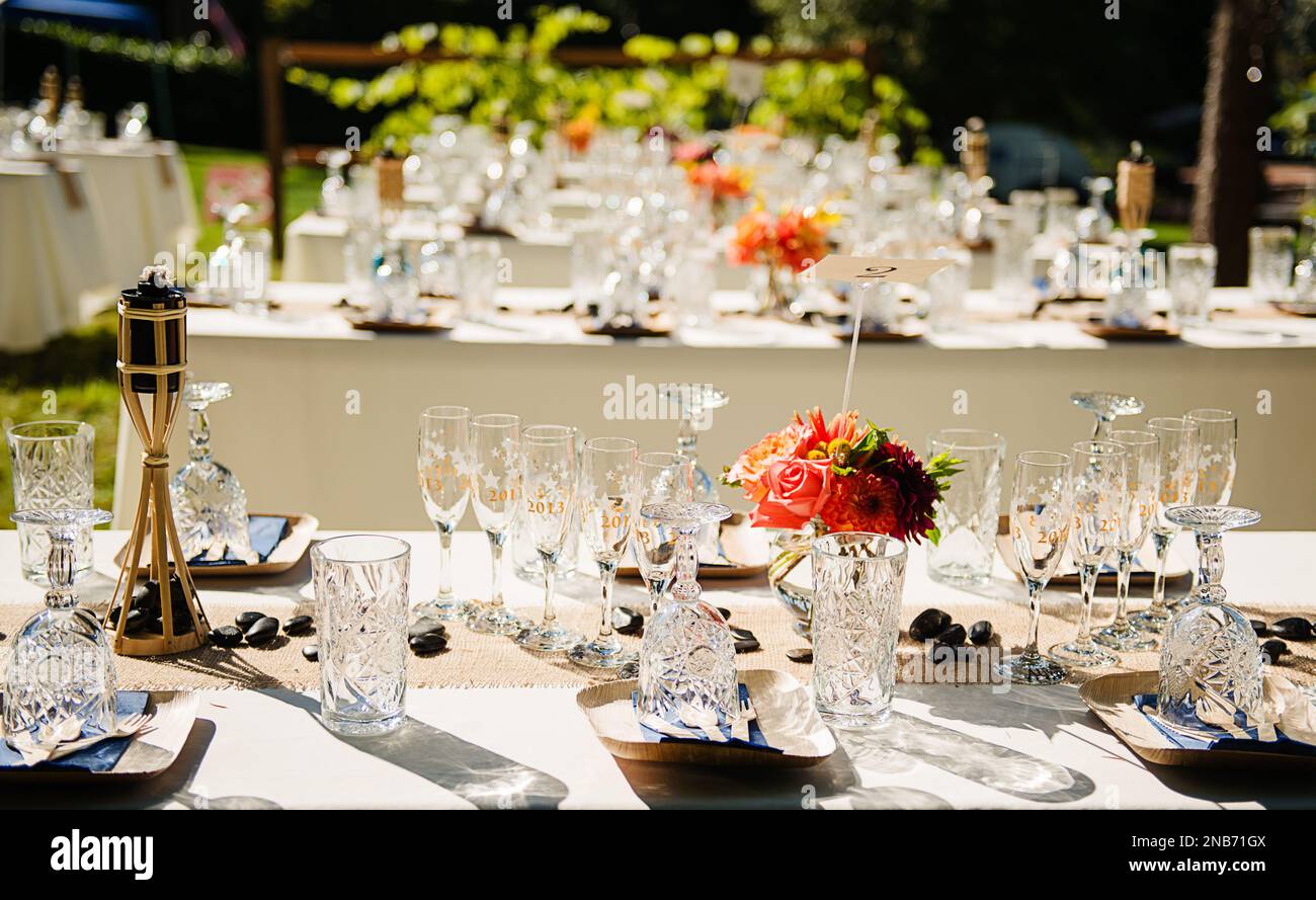 wedding table setting Stock Photo - Alamy
