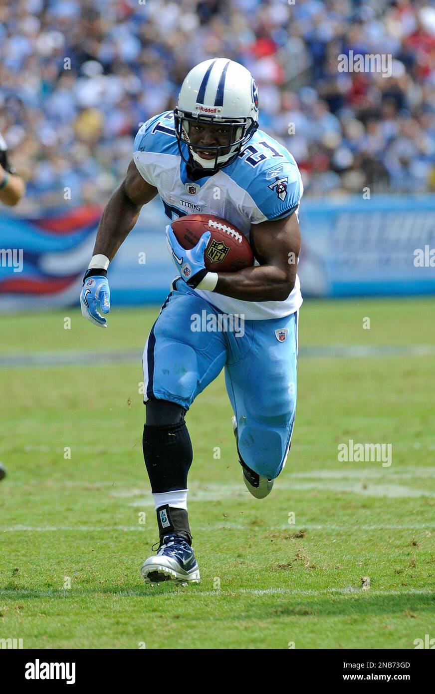 Tennessee Titans running back Javon Ringer (21) runs for a touchdown on ...