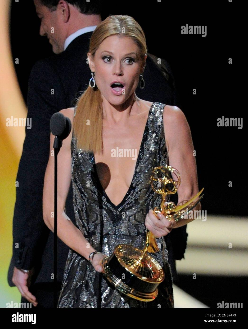 Julie Bowen Accepts The Award For Outstanding Supporting Actress In A Julie Bowen Accepts The Award For Outstanding Supporting Actress In A