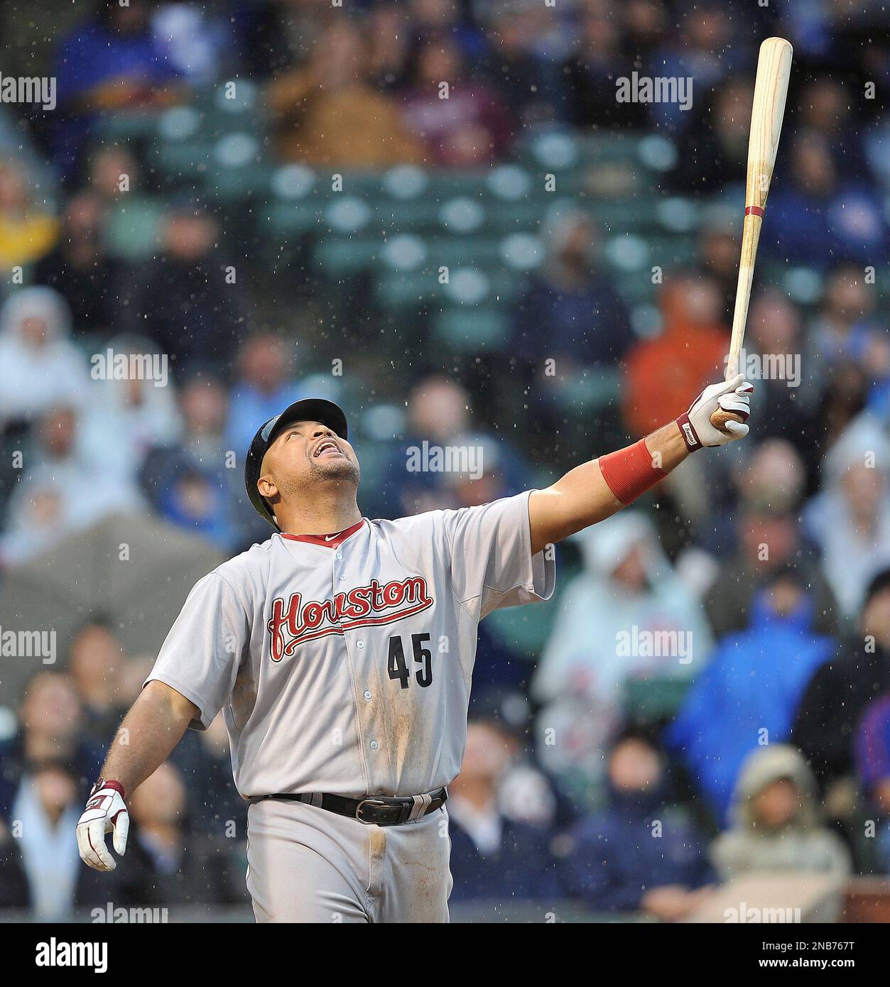 Houston Astros' Carlos Lee (45) looks into the sky after popping out ...