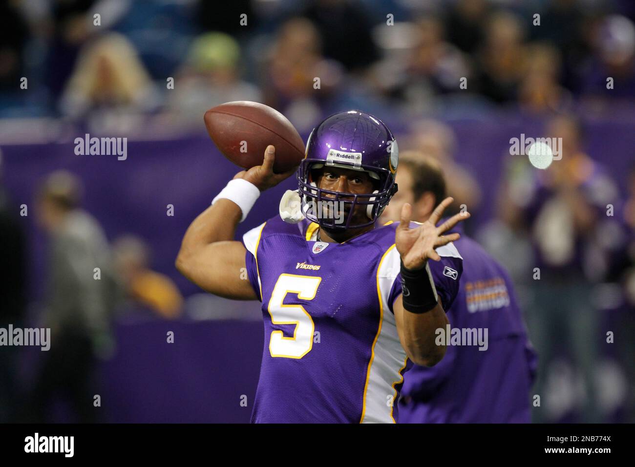 Minnesota Vikings quarterback Donovan McNabb warms up before an NFL ...