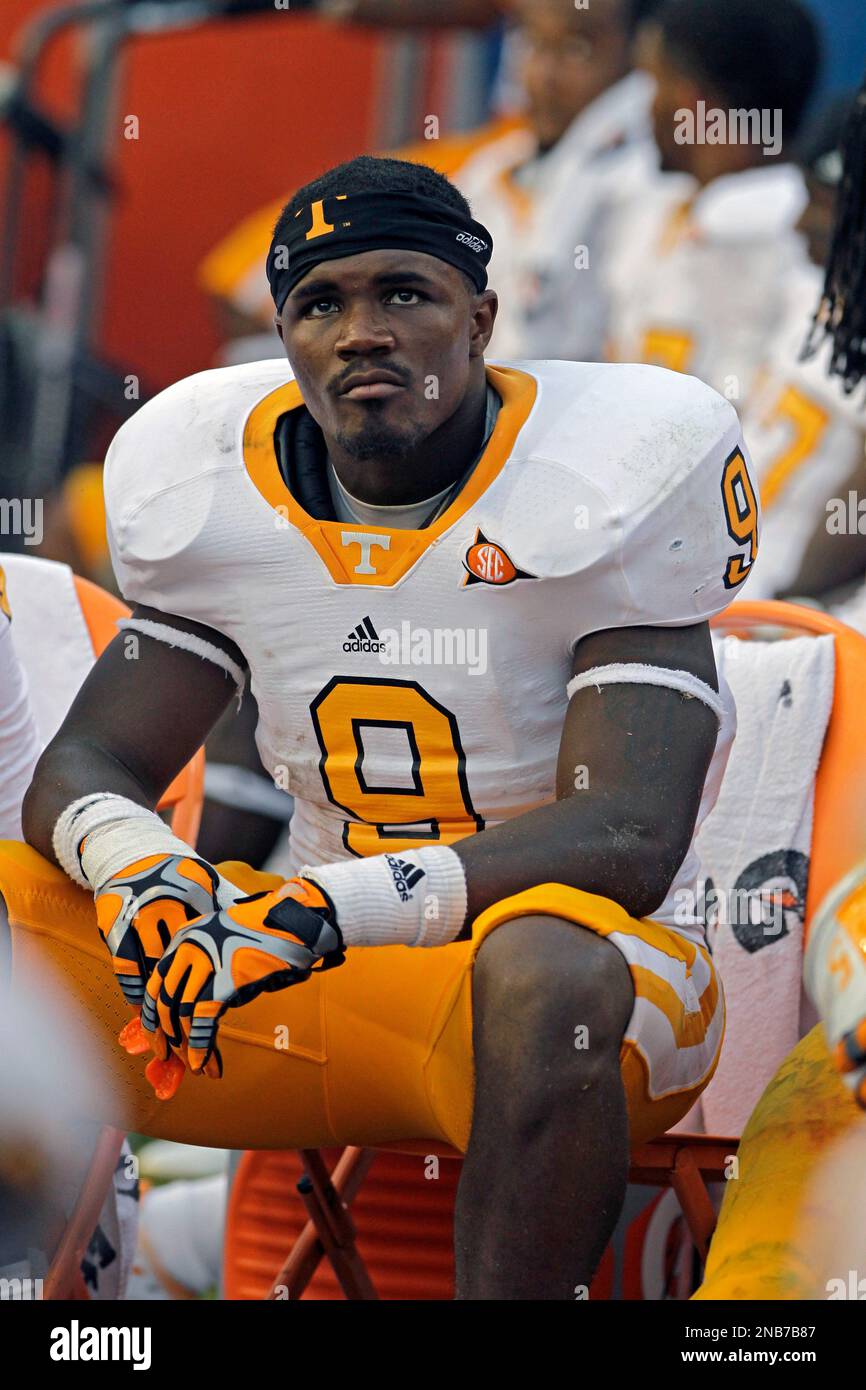 Tennessee linebacker Daryl Vereen looks up at the scoreboard during the ...