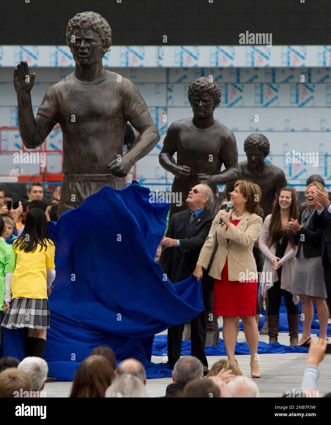 Rolly Fox, father of Terry Fox, and British Columbia Premier Christy ...