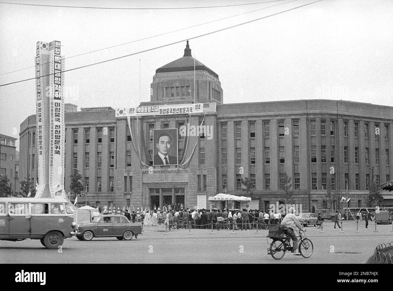 Huge portrait of President Hung on City Hall in Seoul, South Korea on ...